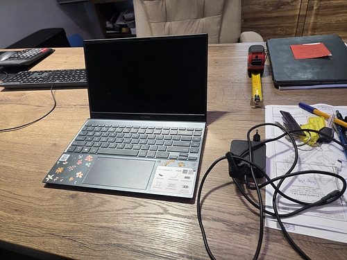 Laptop ASUS ZenBook 13 0BD4J732 ; procesor Intel Core i5